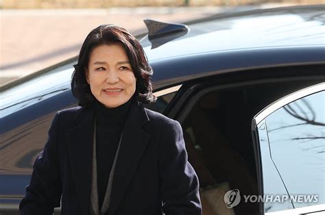 직무 복귀한 이진숙 방통위원장 방통위 출근 연합뉴스