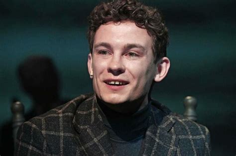 Как звезда «Слова пацана укусил официантку и обидел коллег по сериалу «Подвиги самого