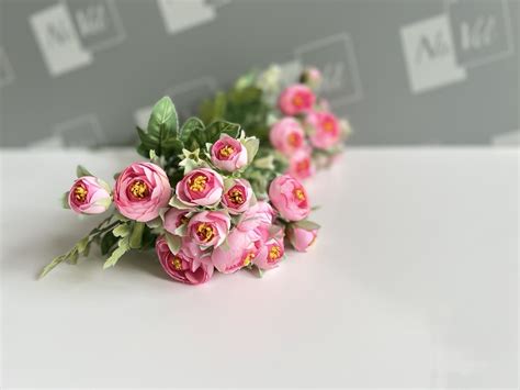 Мини ранункулус със зеленина Ранункулус