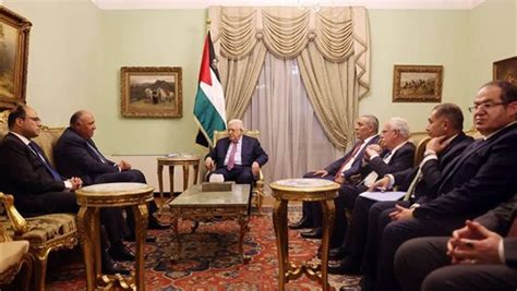 أبو مازن يطلع شكري على مستجدات الأوضاع في فلسطين