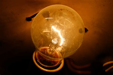 무료 이미지 빛 밤 유리 반사 어둠 램프 노랑 조명 원 닫다 전등 구체 모양 매크로 사진 백열 전구 6016x4000 110279
