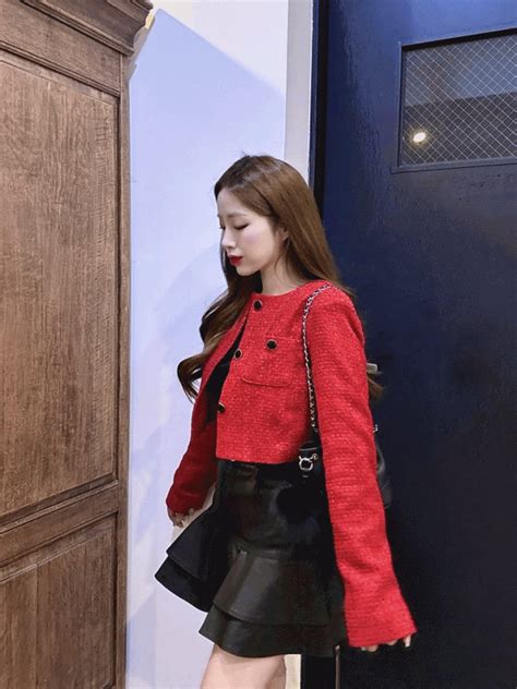 고급미대존예 무드있는 색감보장🦋 블랙 버튼 크롭 트위드 자켓 에이블리