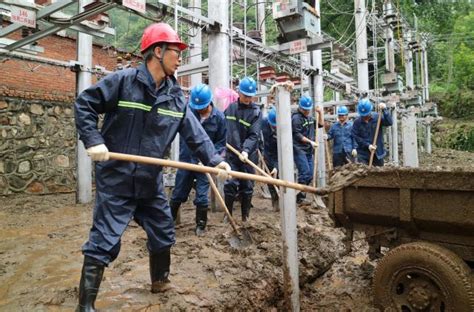 国网商洛供电公司：挽起裤腿甩开干 只为早恢复供电腾讯新闻