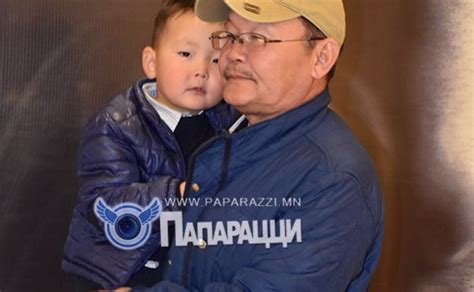 Улс төрийн тогоонд чанагдахыг хүссэн Төрийн соёрхолт Ц Төмөрбаатар