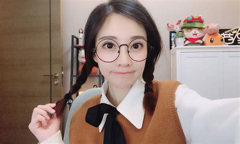 同样150，冯提莫跟黑谁的身材更好，一件“bra”就足够了 哔哩哔哩
