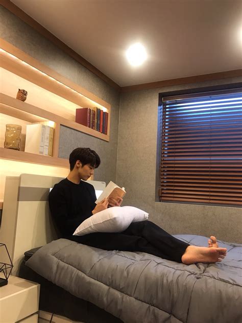 Lee Seung Hyubs Feet