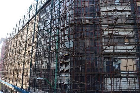 پرده‌های پاساژ علاالدین برداشته شد، اما ایمنی شروع نشده عکس