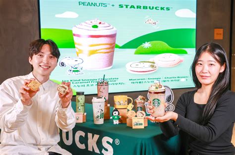 스타벅스에서 만나는 친절한 스누피…스타벅스 피너츠와 협업