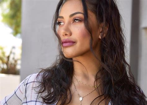 Gwen Singer Biography 30 Photos Age Height Real Name Instagram