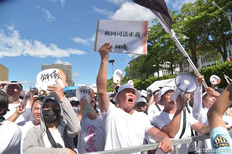 館長雙標公審舉牌女 只許自己幹譙不許他人發聲？ 雲論 Ettoday新聞雲