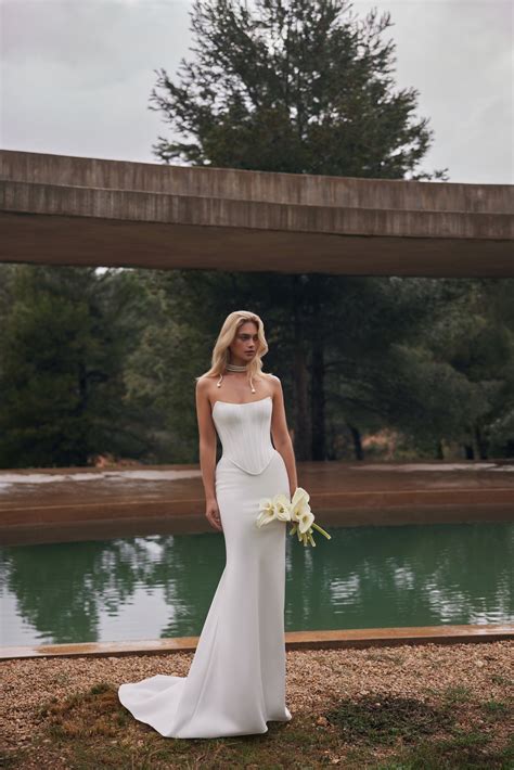 Lacing Wedding Dress «anisia With Detachable Overskirt Wona Bridal