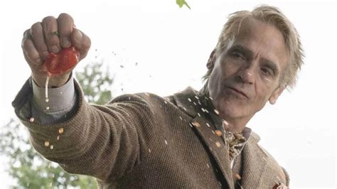 Jeremy Irons Gör Livet Surt För Henry Cavill I Nya ”highlander