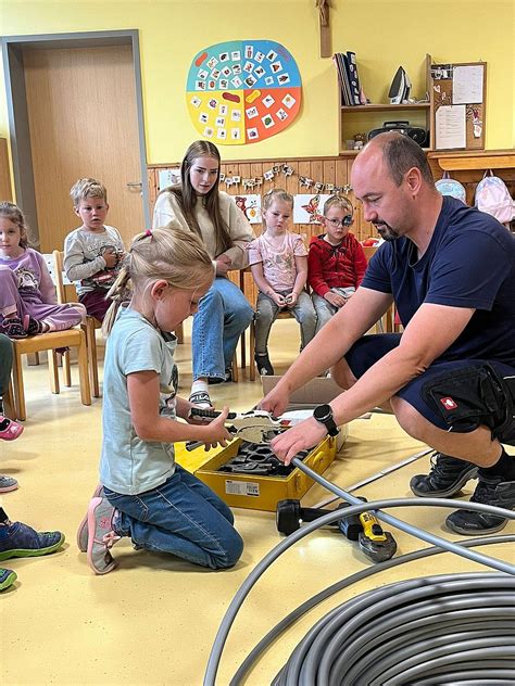 Projekt Berufe Eltern Stellen Im Kindergarten Ihren Beruf Vor Innernzell