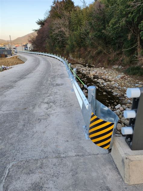주금동강건 남해 정거천 가드레일 설치사례 Kdwg 16 C 설치사례