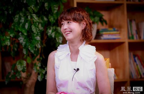 驻颜有术！48岁周海媚做客非常道 露背萝莉装甜似少女 娱乐频道 凤凰网