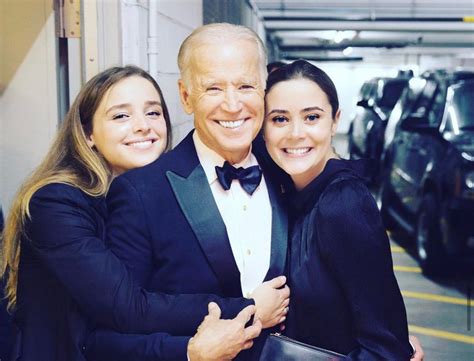 Joe Biden Mejor Primera Foto Presidente Electo De Su Nieta Naomi