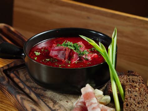 У якій послідовності потрібно додавати овочі в борщ