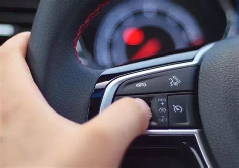 奔驰定速巡航失效，时速120公里狂奔一小时？呵呵，反正我不信！！ 知乎