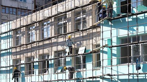 Резнаха бонусите на учителите от малките училища Новини бг