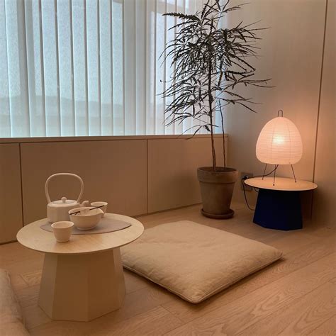 오늘도 화창하게 출근한 목요일이얌🙂‍↕️🙂‍↕️ 인테리어 일을 하다보니 일찍 일어나야 하는 날도 있고 퇴근 시간이 자유롭지 않을때도 있어ㅜ😂 그치만 매번 공사 끝나는