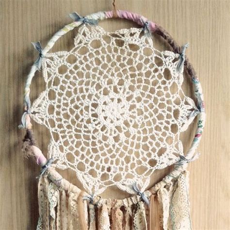 7 Great Ways To Wear Lace Tastefully Pretty Designs