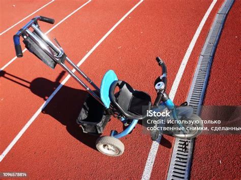 3 개의 바퀴 작은 바퀴와 어린이 자전거를 제거할 수 있습니다 0명에 대한 스톡 사진 및 기타 이미지 0명 3륜 차량 교통수단 Istock