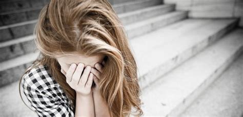 Vire Un Jeune Homme Relax Apr S Avoir Eu Une Relation Sexuelle Qualifi E D Atteinte