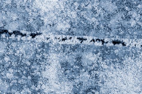 호어 프로스트 크리스탈 아이스 텍스처 배경 두꺼운 균열과 얼음의 질감 차가운 서리가 내린 표면 매크로 샷 0명에 대한 스톡 사진 및 기타 이미지 Istock