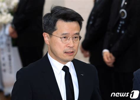 조문 마친 이봉진 자라코리아 사장 뉴스1