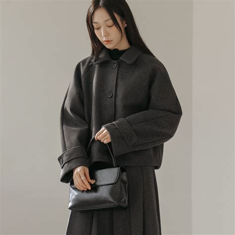 커먼유니크 로트빈 클래식 카라 모직 숏 코트 겨울가을간절기하프코트모직재킷크롭격식룩하객룩데이트룩