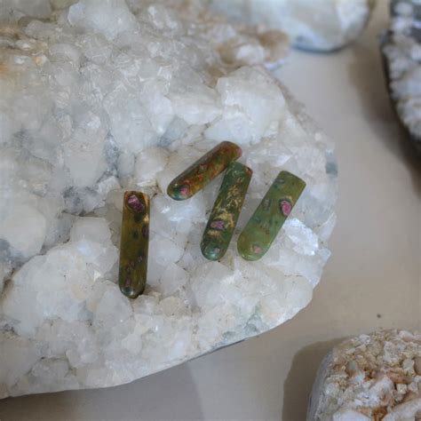 Pendant Ruby In Zoisite Ithaca Crystals