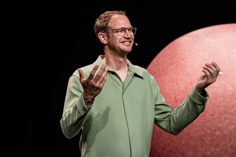 Johan Goossens — Het Volle Leven Première De Kleine Komedie