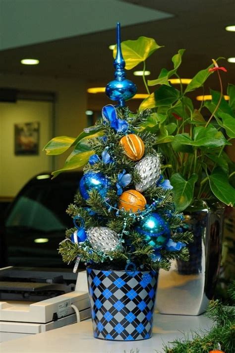 180 Фото Идей Как Украсить Офис На Новый 2023 Год Ornament Wreath Ornaments Wreaths