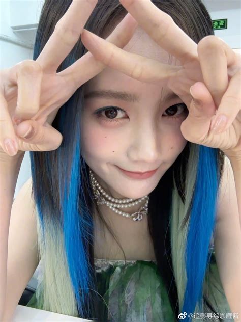 李一桐蓝绿色挑染发型也太好看了吧