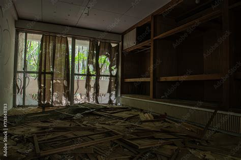 使われなくなった廃小学校の校舎 Photos Adobe Stock