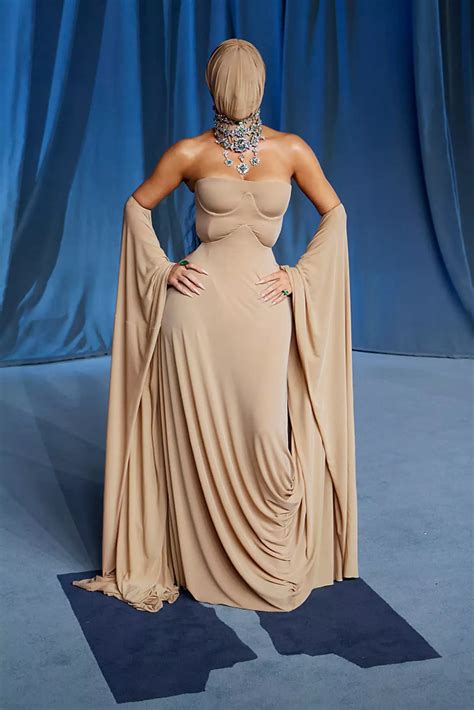Kim Kardashians Latest Look Leaves Fans Seriously Concerned