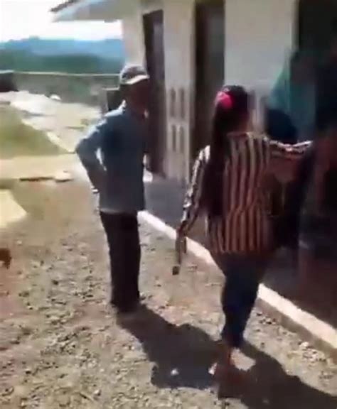 Viral Sepasang Muda Mudi Jember Digrebek Warga Di Kamar Mandi Lapangan Desa FaktualNews Co