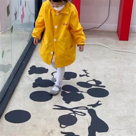 대윤이랑 그림자놀이 그림자 놀이는 즐거워요 미술과 표현~ 아이들 그림은 생각을 반영함으로써 그림그리기는 아이들 자발적으로 생각하는 최고의 수단이다 그러므로