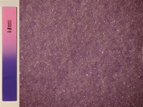 Пилка для ногтей под микроскопом