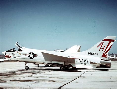 Vought F 8 Crusader