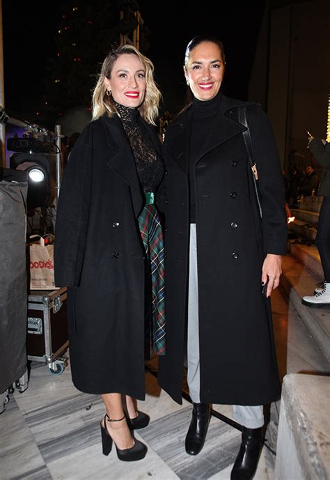 Ελεονώρα Μελέτη Παρουσίασε τη φωταγώγηση του χριστουγεννιάτικου δέντρου στον Πειραιά Γόβα Στιλέτο