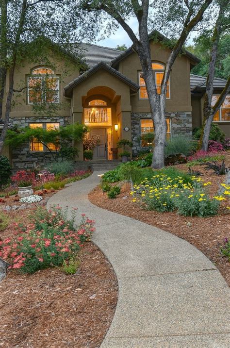 Budget Friendly Ideas For Front Yard Landscaping Of Your Outdoors Front Yard Landscaping Yard
