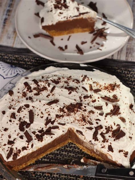 Chocolate Cream Pie With Graham Cracker Crust Eat The Bite