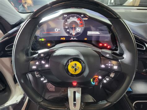 페라리 4도어 4인승 스포츠카 `푸로산게` 아시아 최초 한국서 출시 매일경제