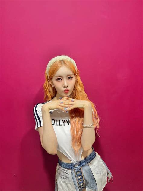 Stayc Community Posts 오늘 인기가요도 버블버블버블😍 Sieun