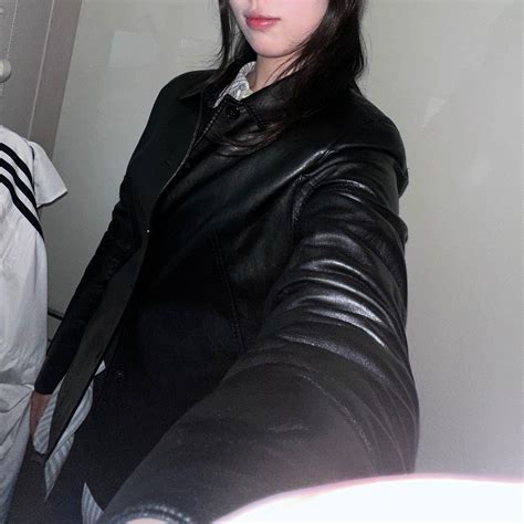 스트라이프 셔츠와 레더자켓 Kream