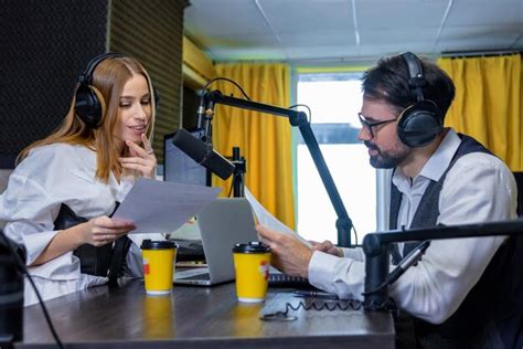 Página 3 Entrevista Radio Imagens Download Grátis No Freepik