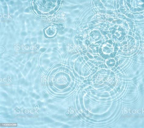물 표면과 반지 형태의 파도가 있는 원본 조명 배경 이미지 0명에 대한 스톡 사진 및 기타 이미지 0명 건강관리와 의술 고여 있는 물 Istock