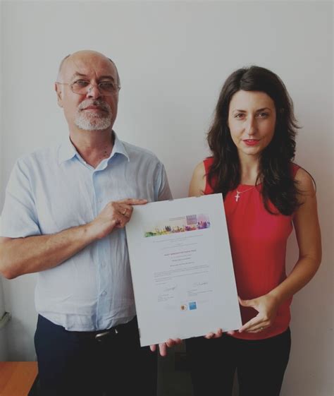 УНСС Наши преподаватели с награда за най иновативен доклад от конференция в Лондон