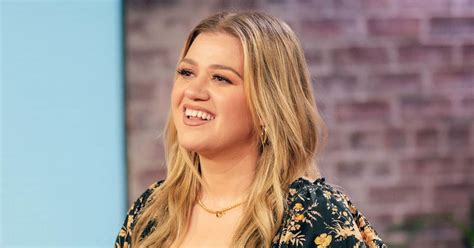 Kelly Clarkson Bikini 2012